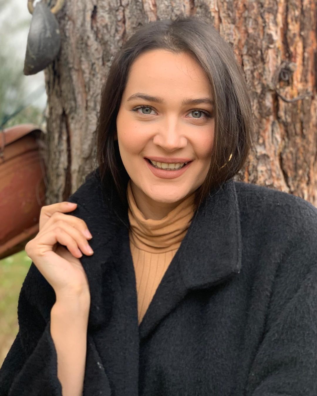 Photos: Gulsim Ali aka Aslihan Hatun enjoys winter in long coat