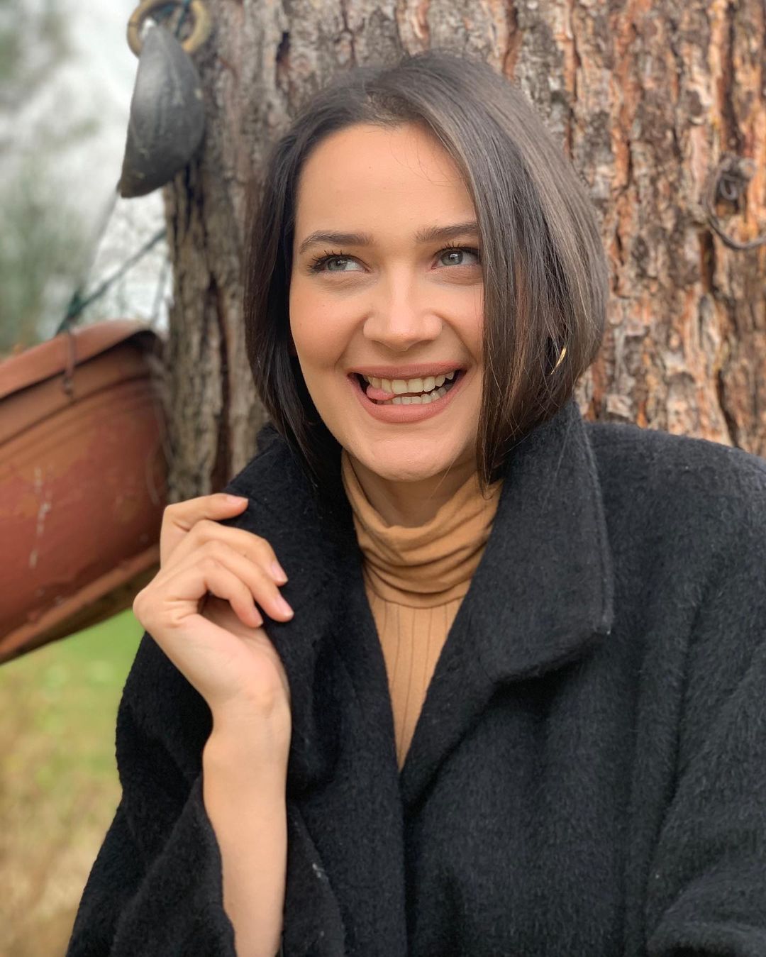 Photos: Gulsim Ali aka Aslihan Hatun enjoys winter in long coat